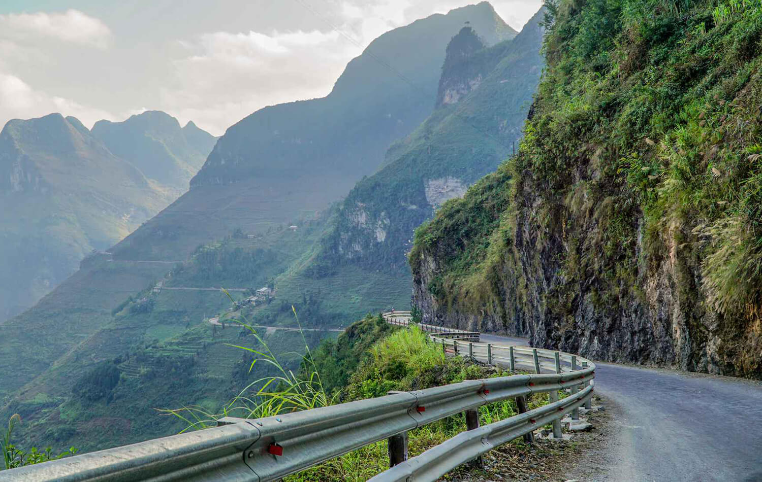 4 Must-Ride Mountain Passes in Northern Vietnam for Motorcyclists